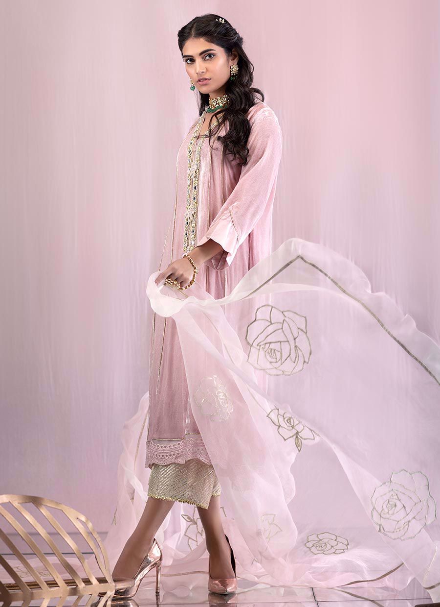Gulabi velvet sheesh with Modern Styling | Farah Talib Aziz